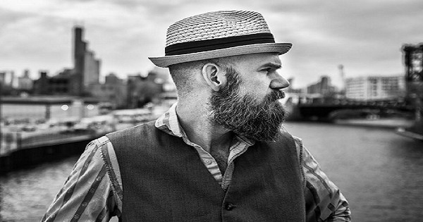 Justin Howl at Milas Suburban Cafe