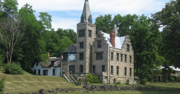 Salon at Mac-O-Chee featuring the poet, Sarah Piatt